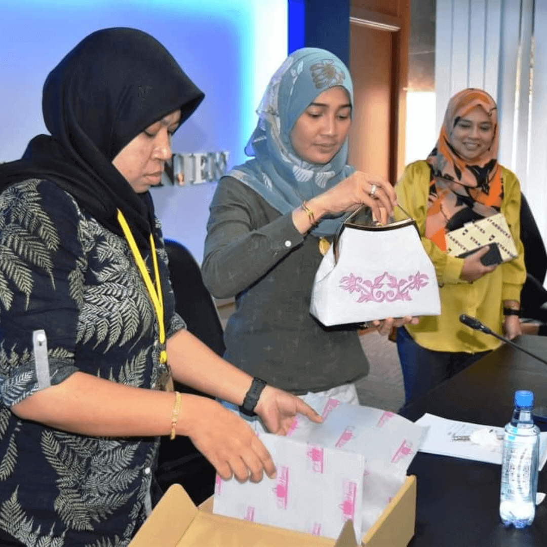 Perasmian The Art Of Batik Bunga Lado PERKEP Negeri Sembilan – MY ...